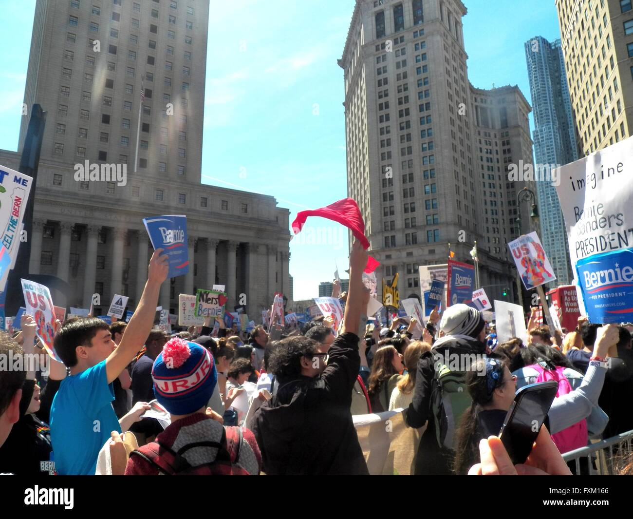 Bernie sanders 2016 hi-res stock photography and images - Alamy