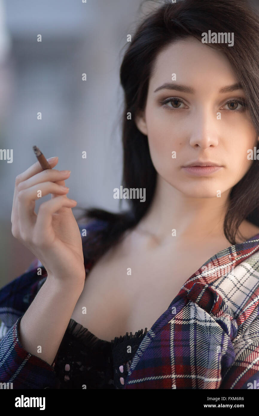 Beautiful women smoking hi-res stock photography and images - Alamy