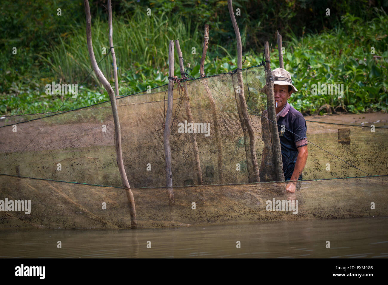 Vietnamese fish farming hi-res stock photography and images - Alamy