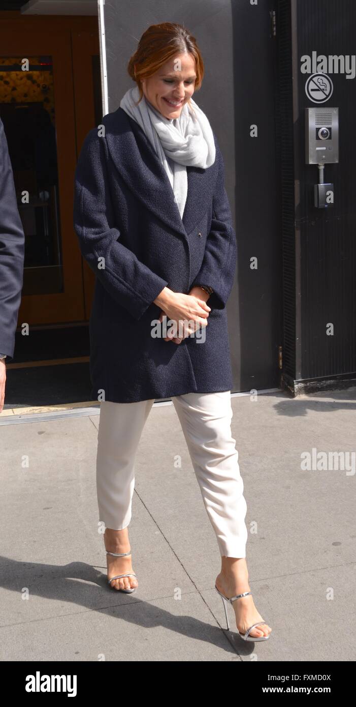 Jennifer Garner leaving the Facebook office Featuring: Jennifer Garner ...