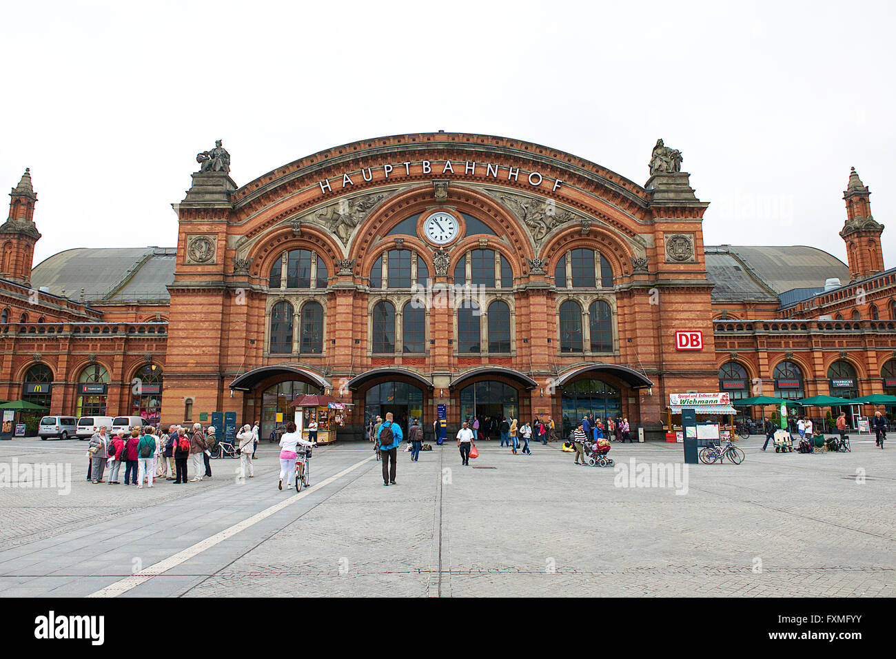 Bremen central station hi-res stock photography and images - Alamy