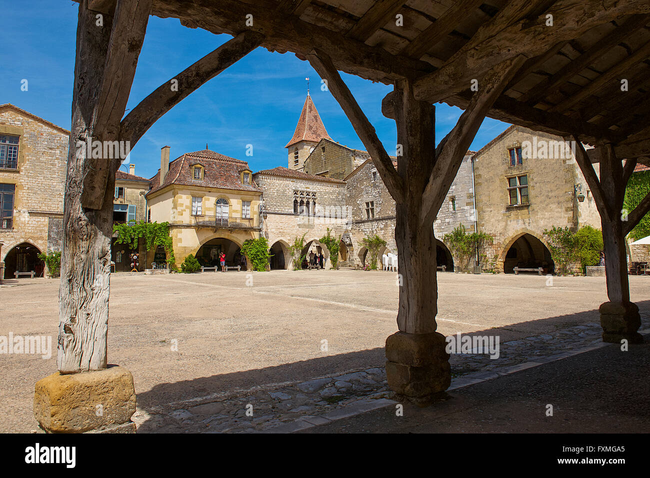 The Medieval Arcaded Central Square, Monpazier, France Stock Photo - Alamy