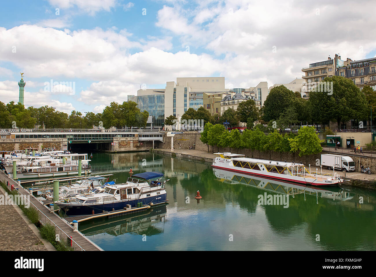 Harbor paris hi-res stock photography and images - Alamy