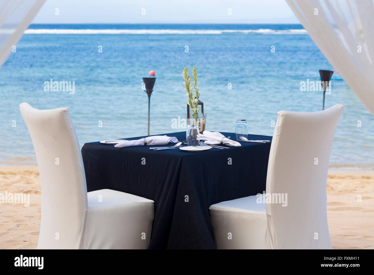 Seaside Candlelight Dinner, Nusa Dua, Bali, Indonesia Stock Photo - Alamy