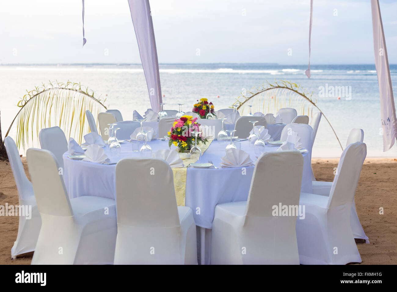 Seaside Candlelight Dinner, Nusa Dua, Bali, Indonesia Stock Photo - Alamy
