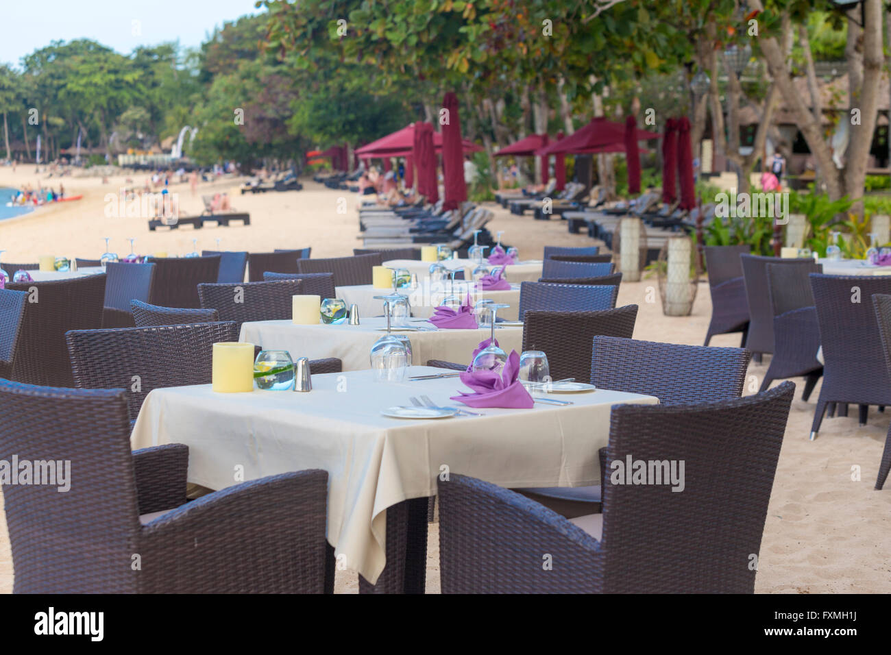 Seaside Candlelight Dinner, Nusa Dua, Bali, Indonesia Stock Photo - Alamy
