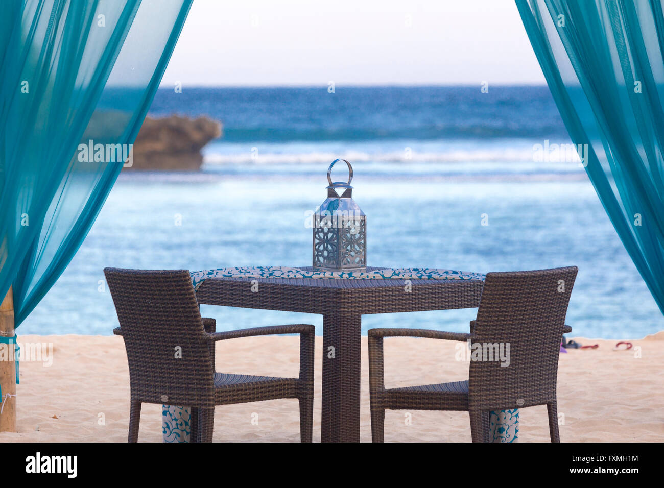 Seaside Candlelight Dinner, Nusa Dua, Bali, Indonesia Stock Photo - Alamy