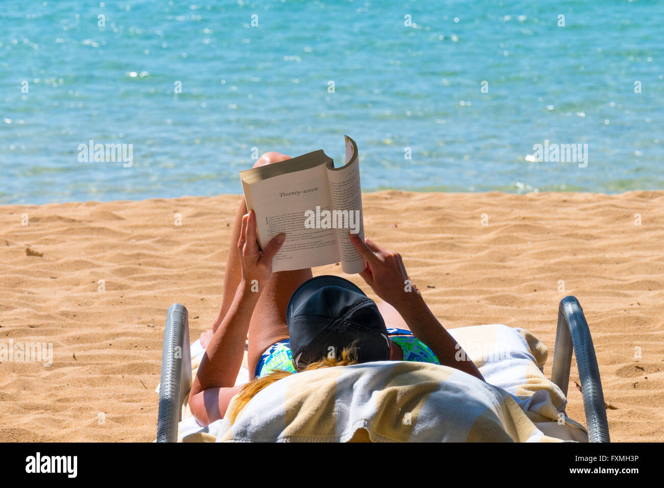 Reading on the beach chair hi-res stock photography and images - Alamy