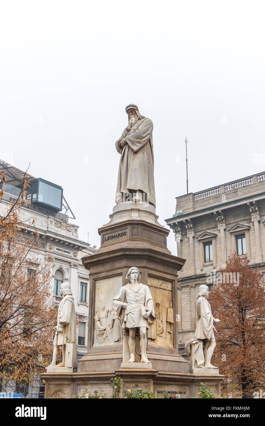 Statue of Leonardo da Vinci, Milan, Italy Stock Photo - Alamy