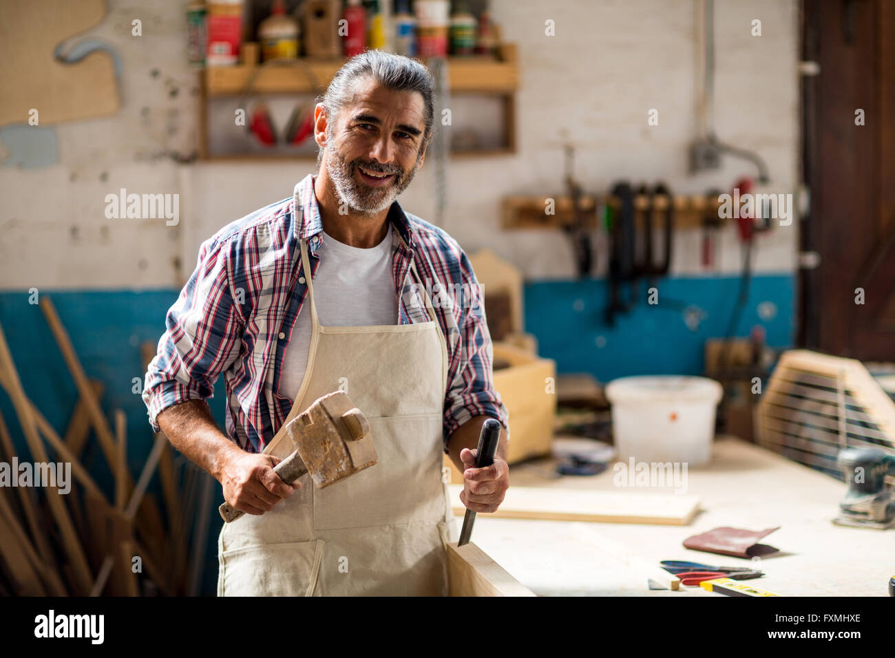 Carpenter using mallet and chisel Stock Photo - Alamy