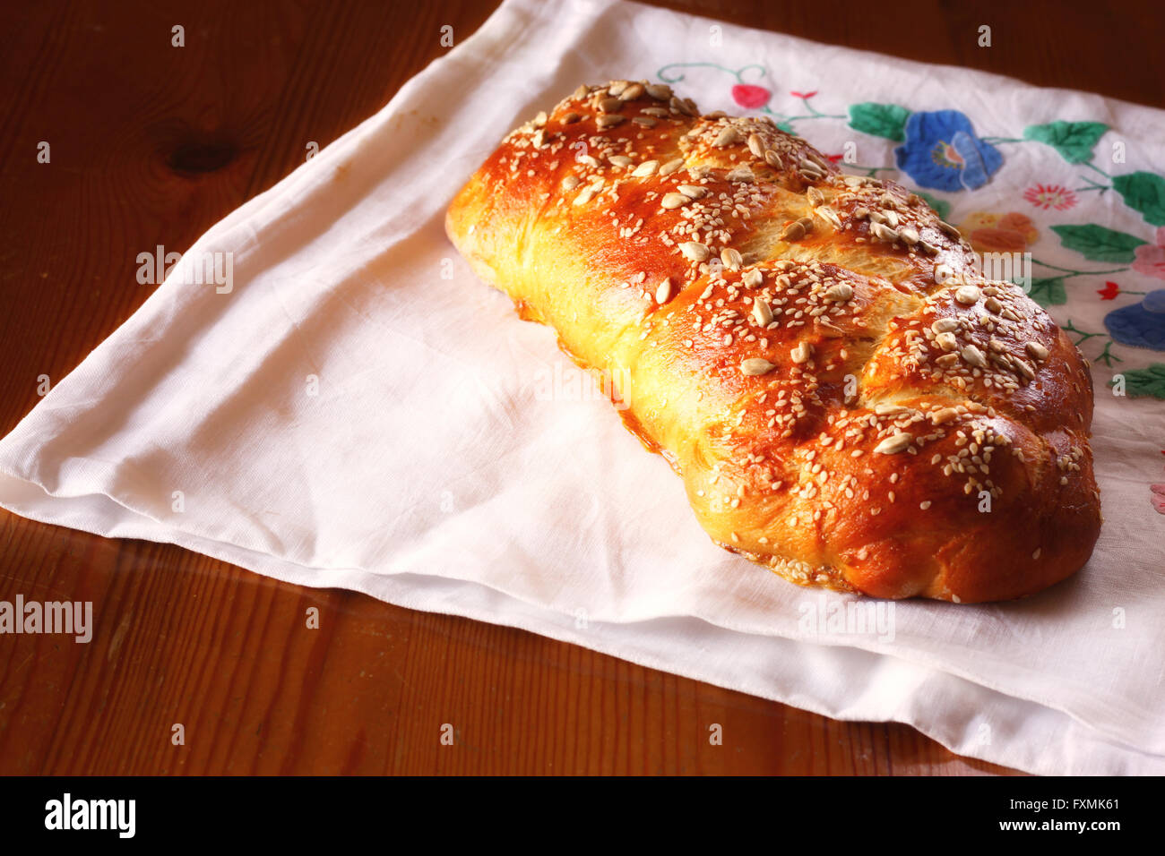 Challah cloth hi-res stock photography and images - Alamy