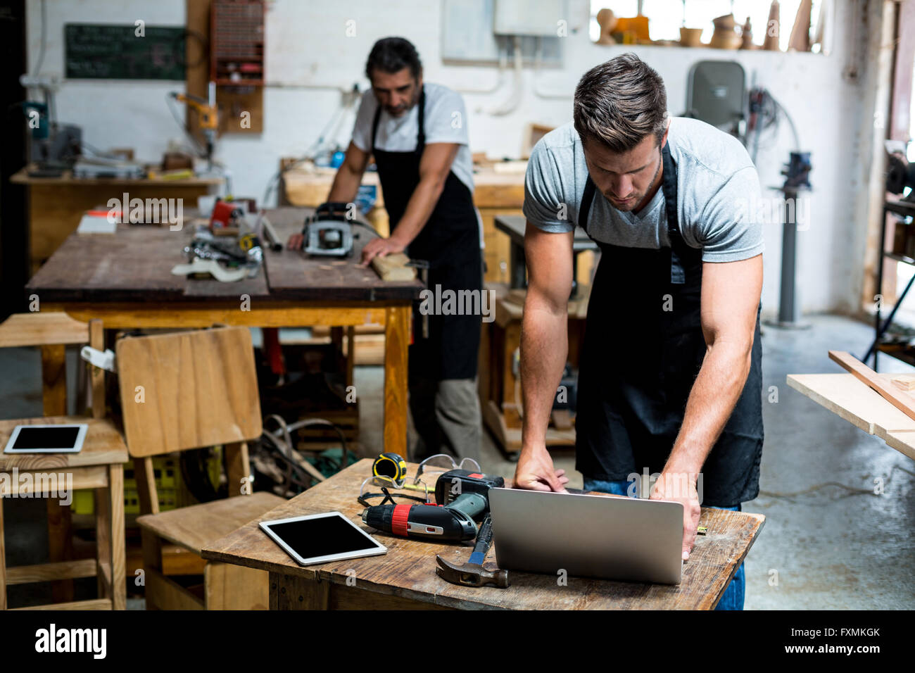Working carpenters hi-res stock photography and images - Alamy