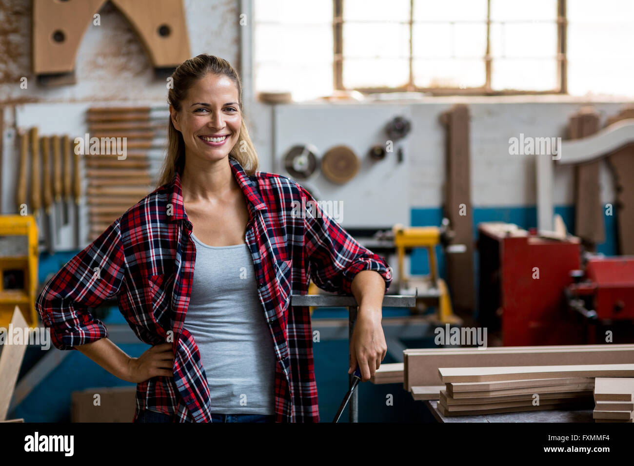 Woman happy with carpenter hi-res stock photography and images - Alamy