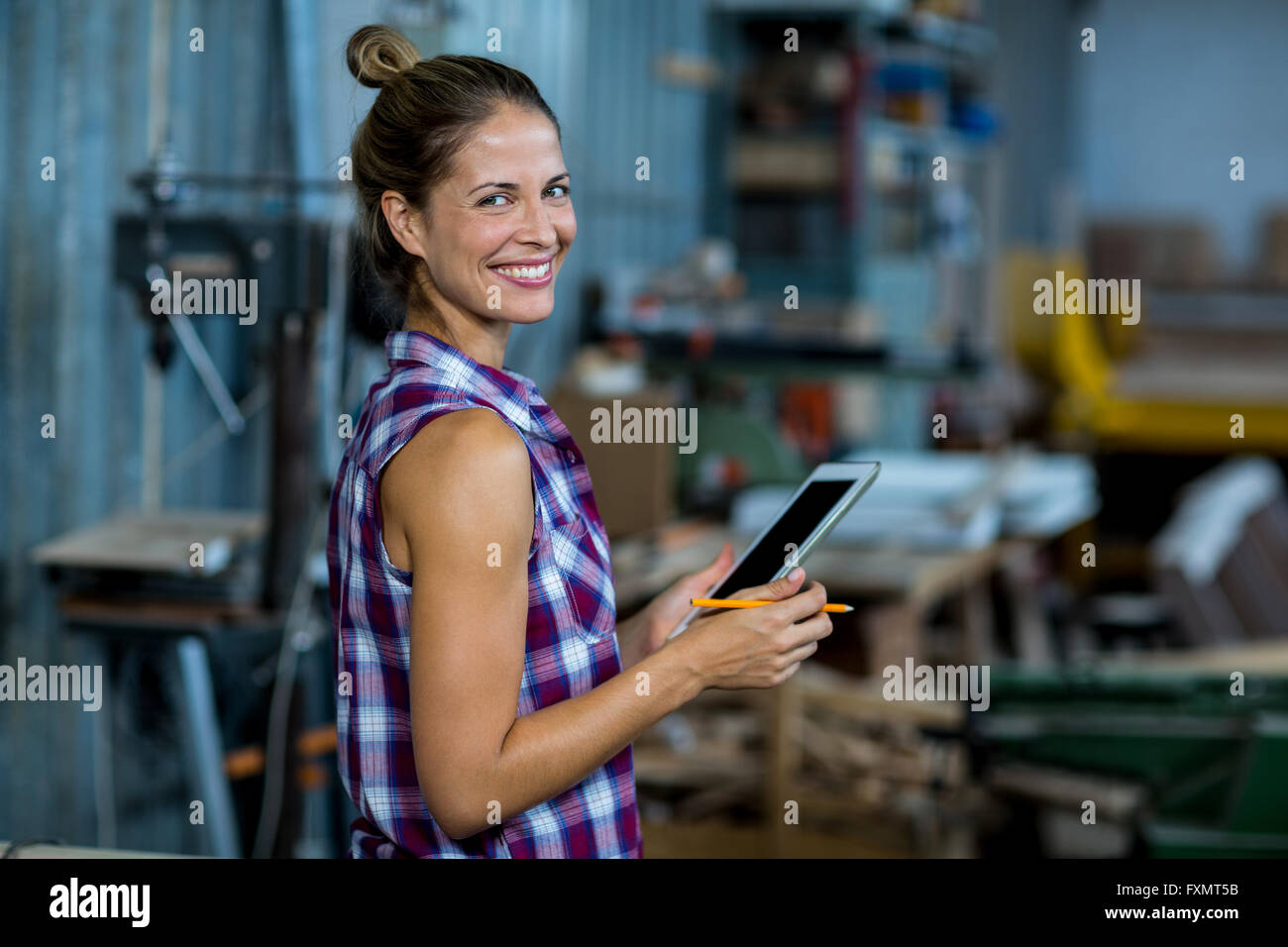 Smiling female carpenter tablet hi-res stock photography and images - Alamy