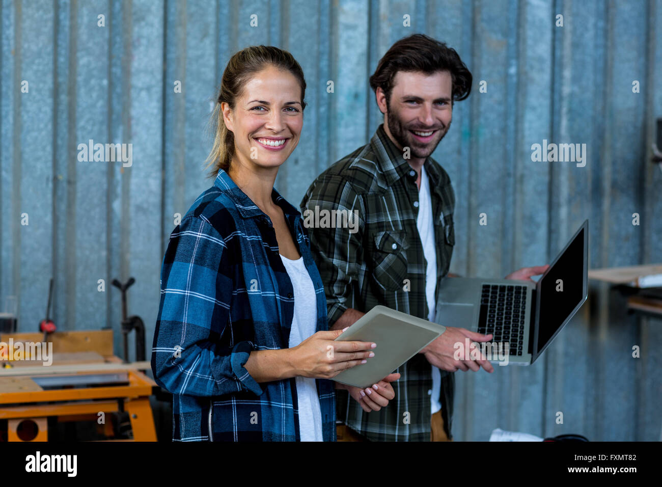 Construction teamwork happy tablet hi-res stock photography and images ...