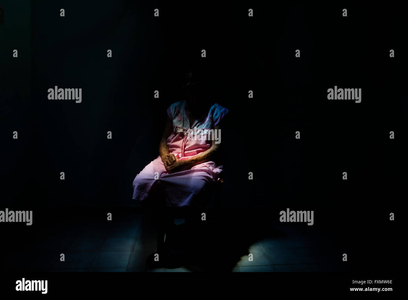 Headless woman hi-res stock photography and images - Alamy