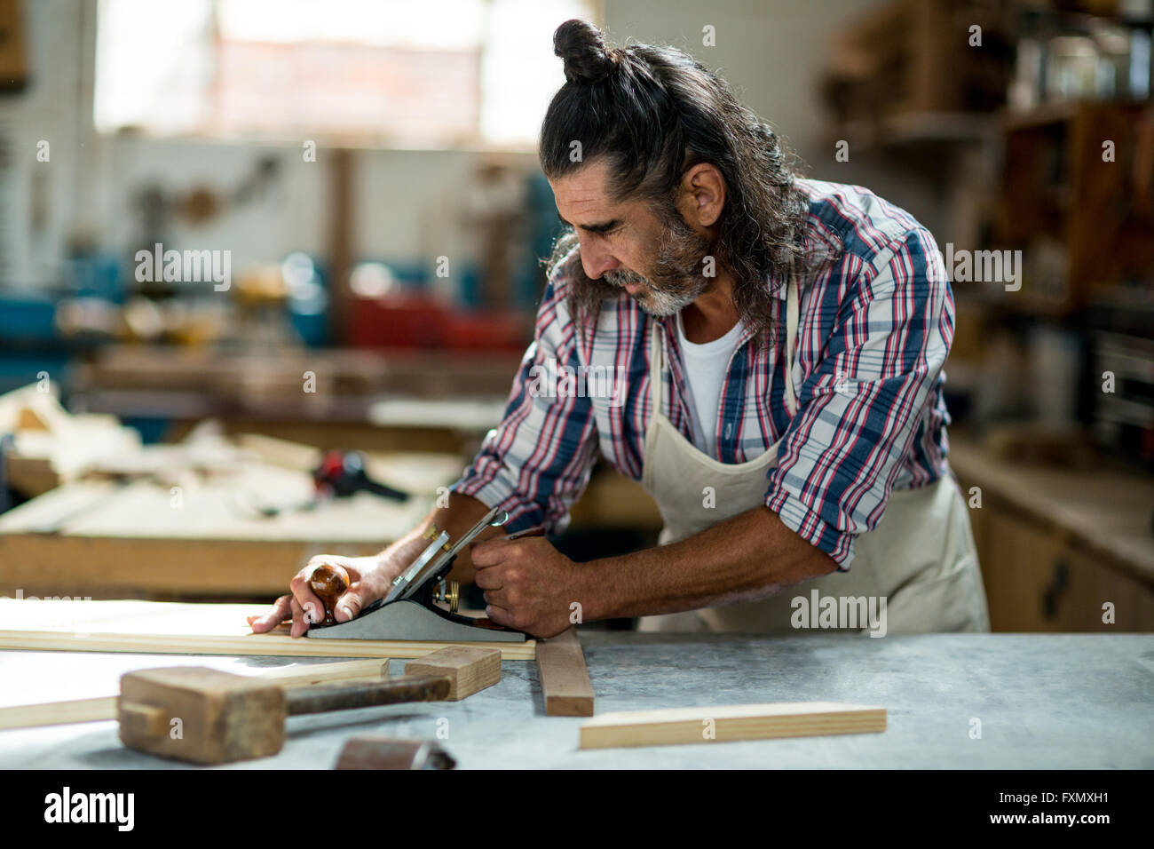 Leveling jack hi-res stock photography and images - Alamy