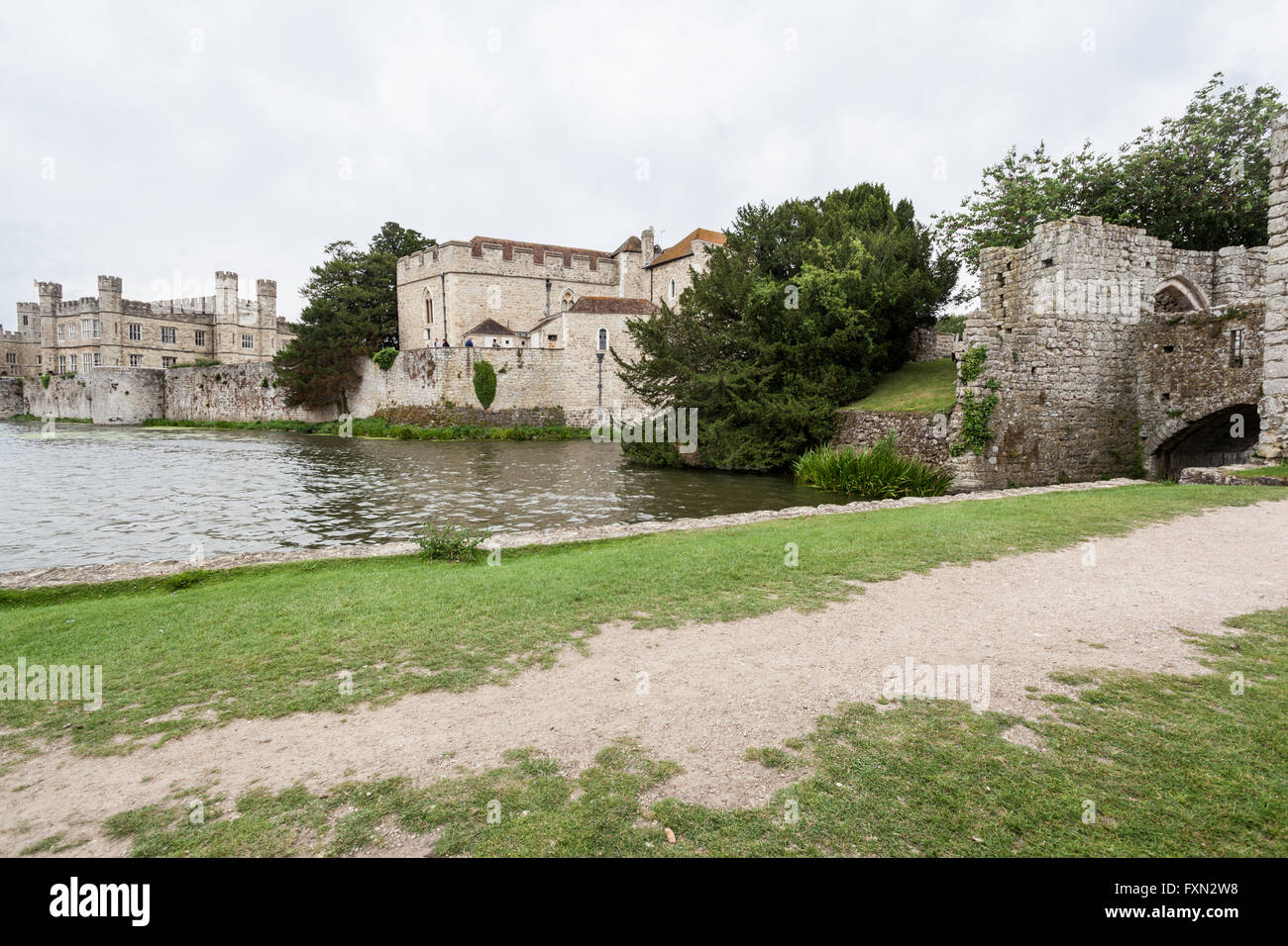 Famous leeds castle in england travel photography hi-res stock ...