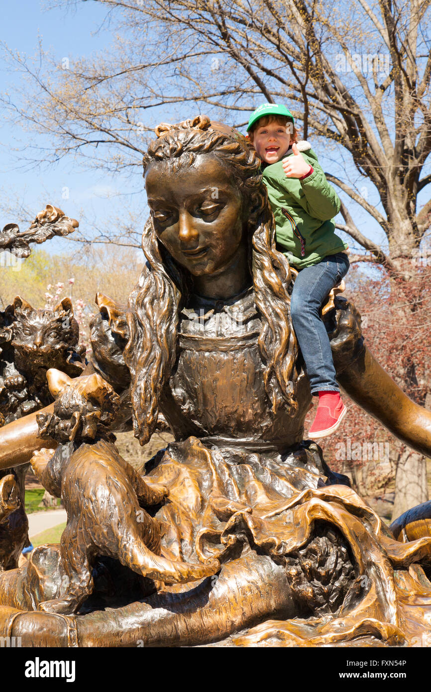 Alice in Wonderland statue, Central Park, Manhattan, New York City ...