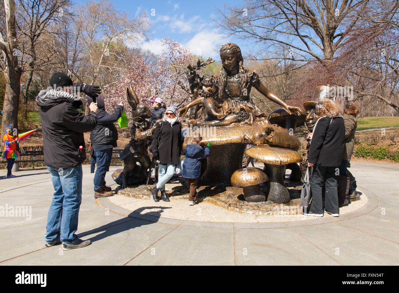 Alice in Wonderland statue, Central Park, Manhattan, New York City ...