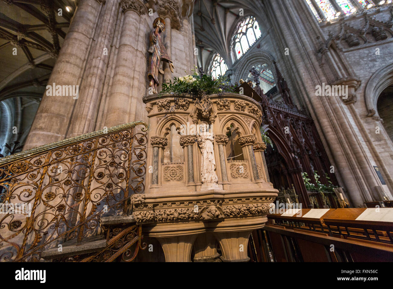 Church pulpit uk england hi-res stock photography and images - Alamy