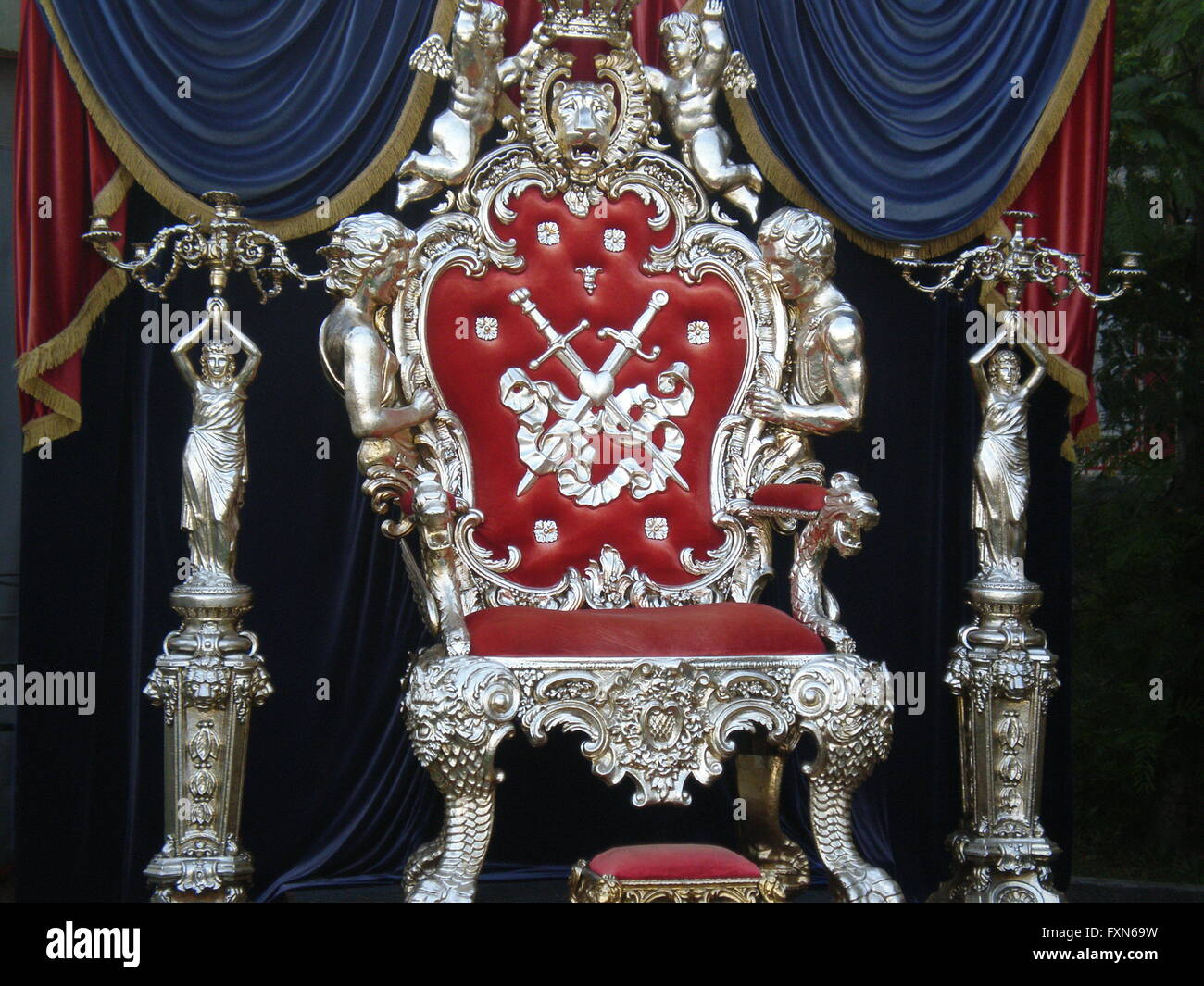 Velvet luxury throne on platform Stock Photo - Alamy