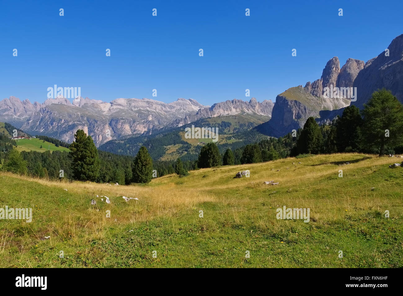 Sellajoch in den Dolomiten, italienische Alpen - Sella pass in ...