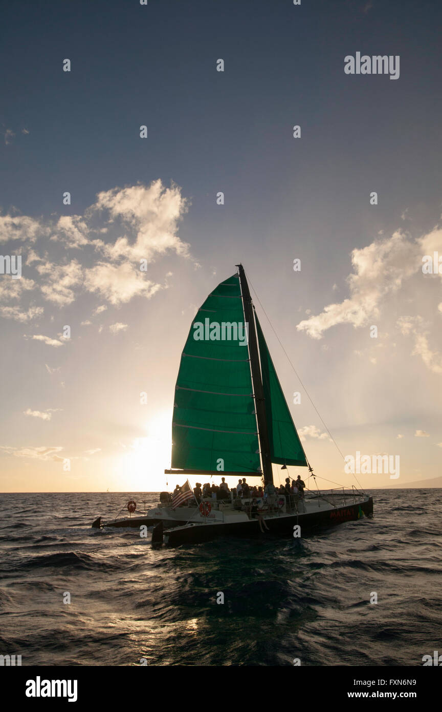 MaiTai Catamaran, day sailing for tourists off Waikiki Beach and ...