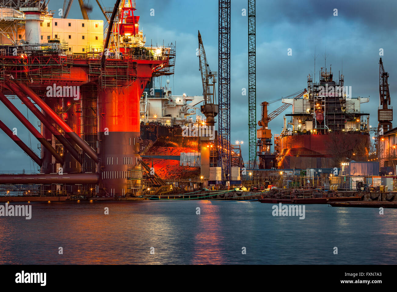 Oil rig construction yard hi-res stock photography and images - Alamy