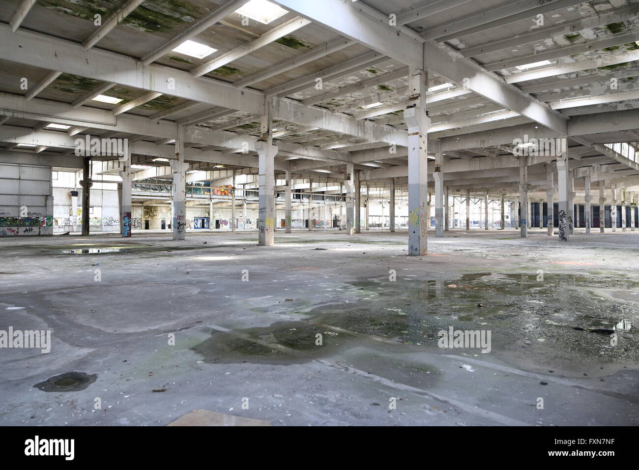 Abandoned floor hi-res stock photography and images - Alamy