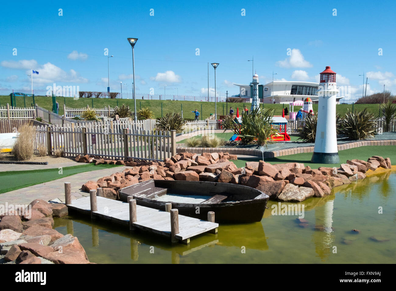 Seaside mini-golf, crazy, playing, silly, crazy, putter, action ...