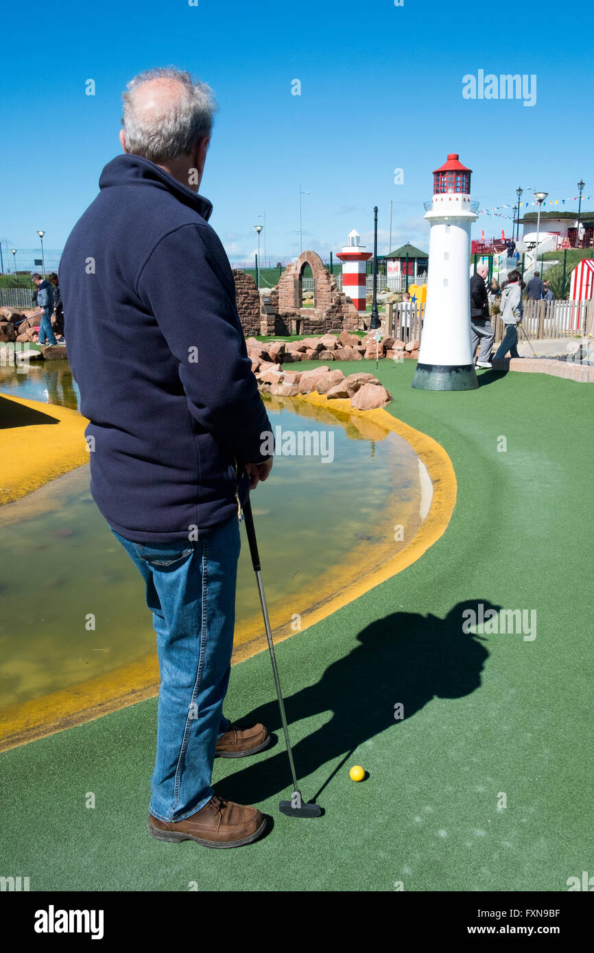 Seaside mini-golf, crazy, playing, silly, crazy, putter, action ...