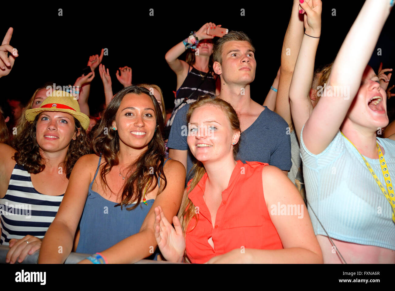Friends at outdoor concert hi-res stock photography and images - Alamy
