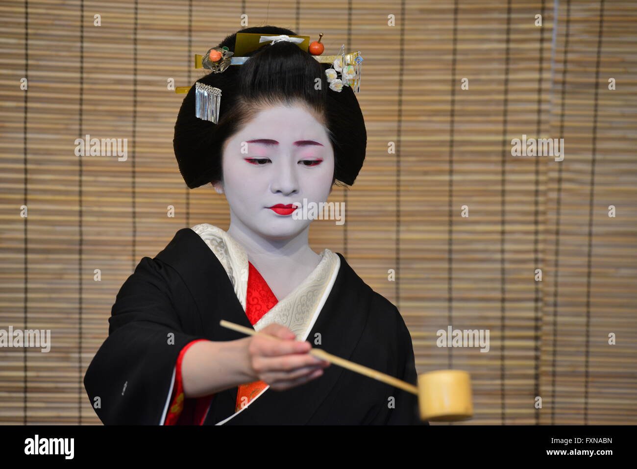 Geisha japan tea hi-res stock photography and images - Alamy