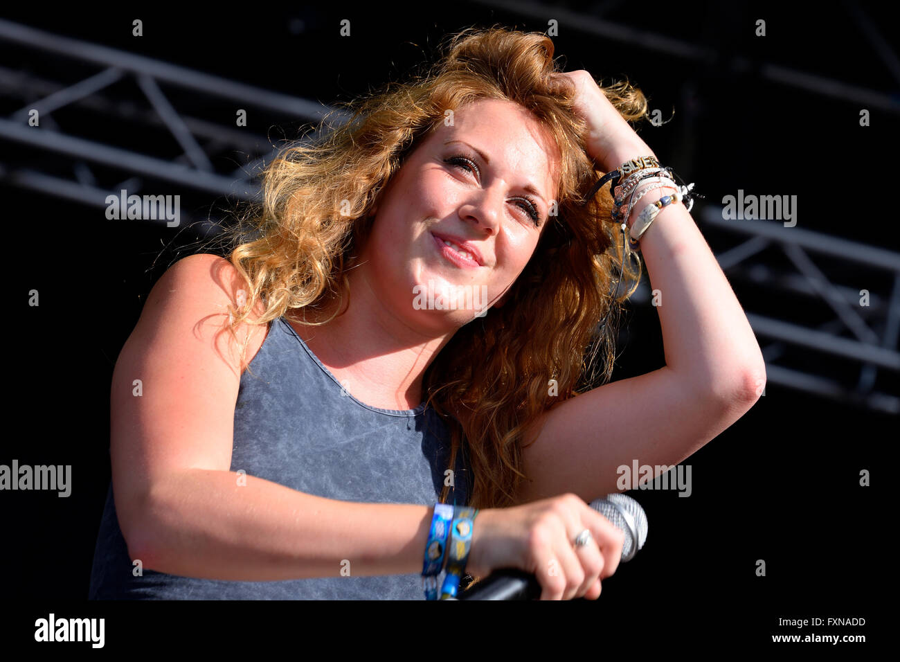 Sing pretty on stage hi-res stock photography and images - Alamy