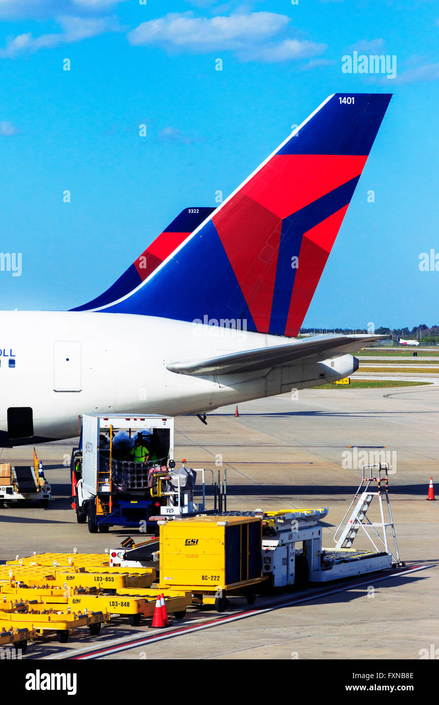 Modern wing logo hi-res stock photography and images - Alamy