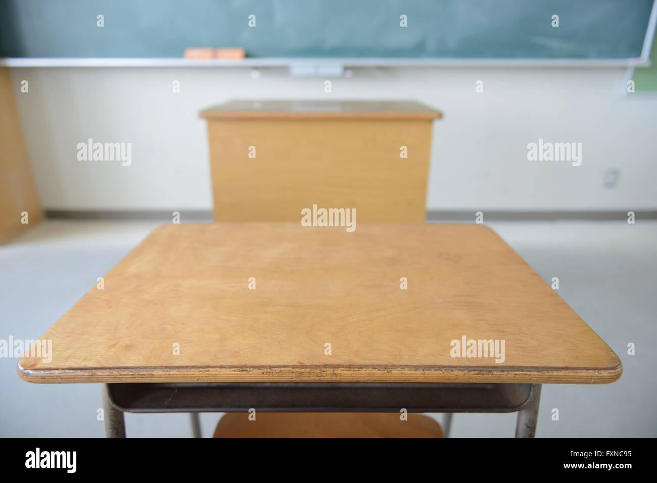 School classroom empty classroom hi-res stock photography and images ...