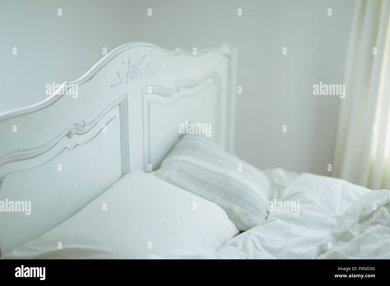 White bed hi-res stock photography and images - Alamy
