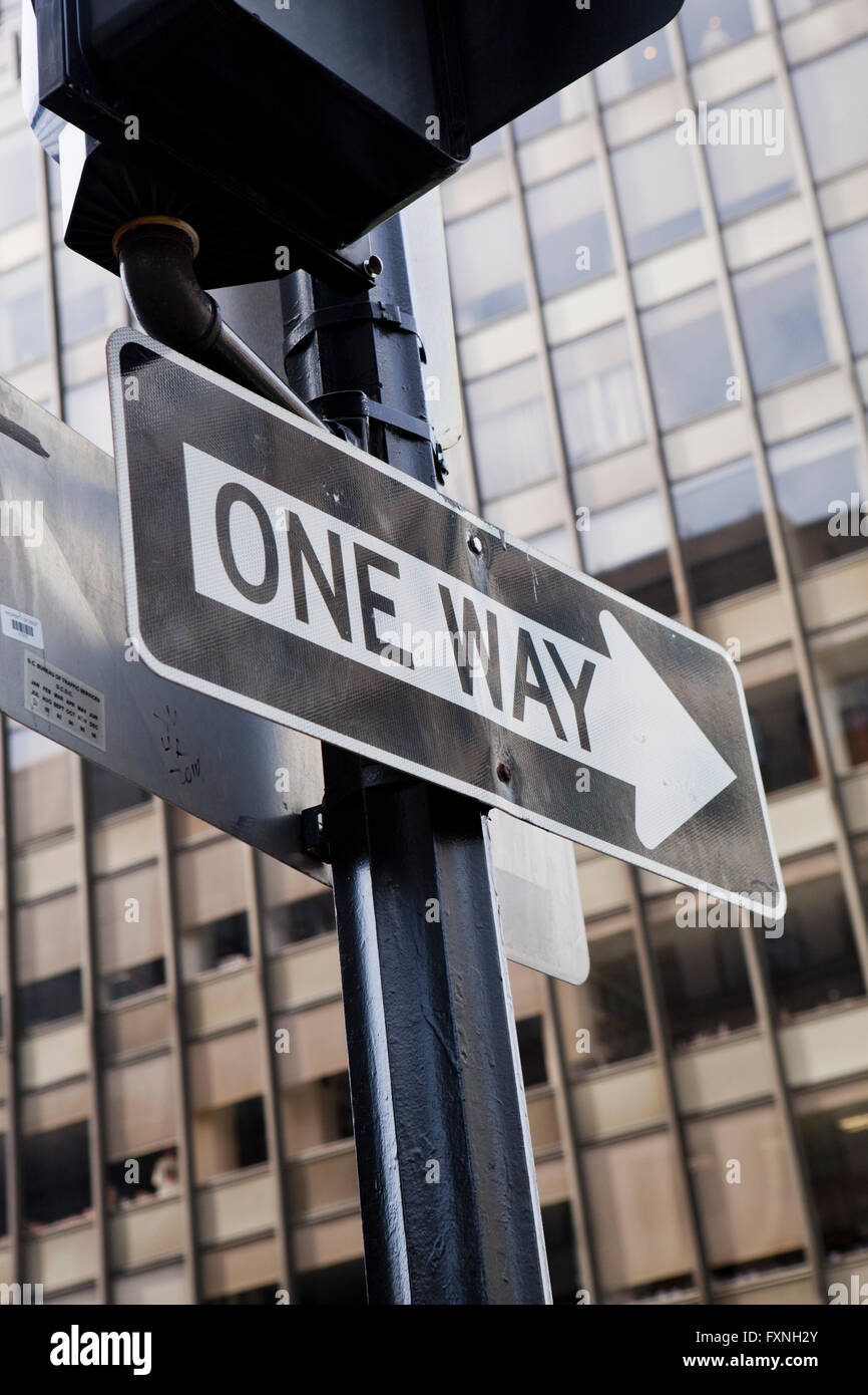 One way arrow sign hi-res stock photography and images - Alamy