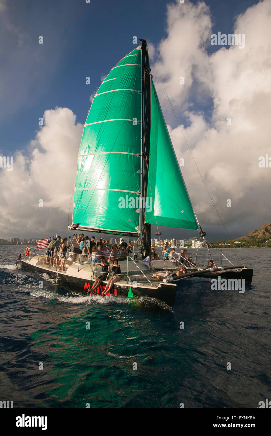 MaiTai Catamaran, day sailing for tourists off Waikiki Beach and ...