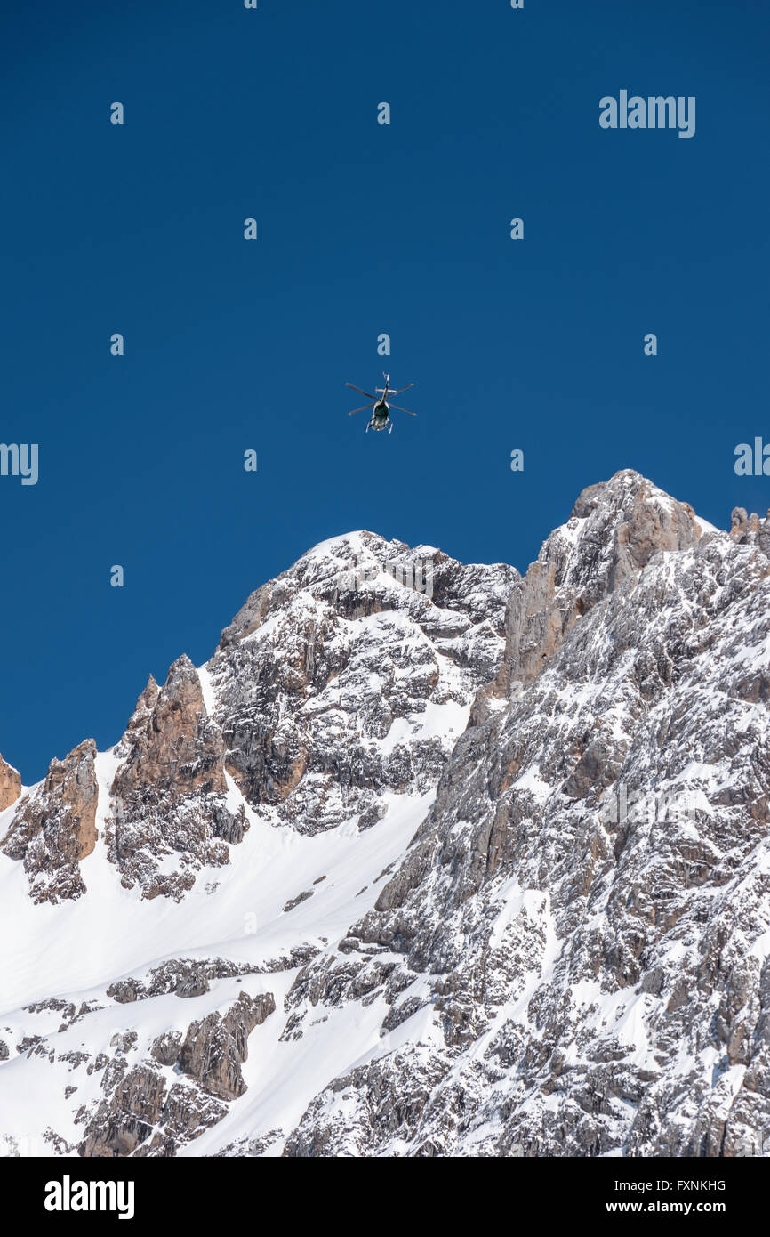 Helicopter flying over mountains hi-res stock photography and images ...