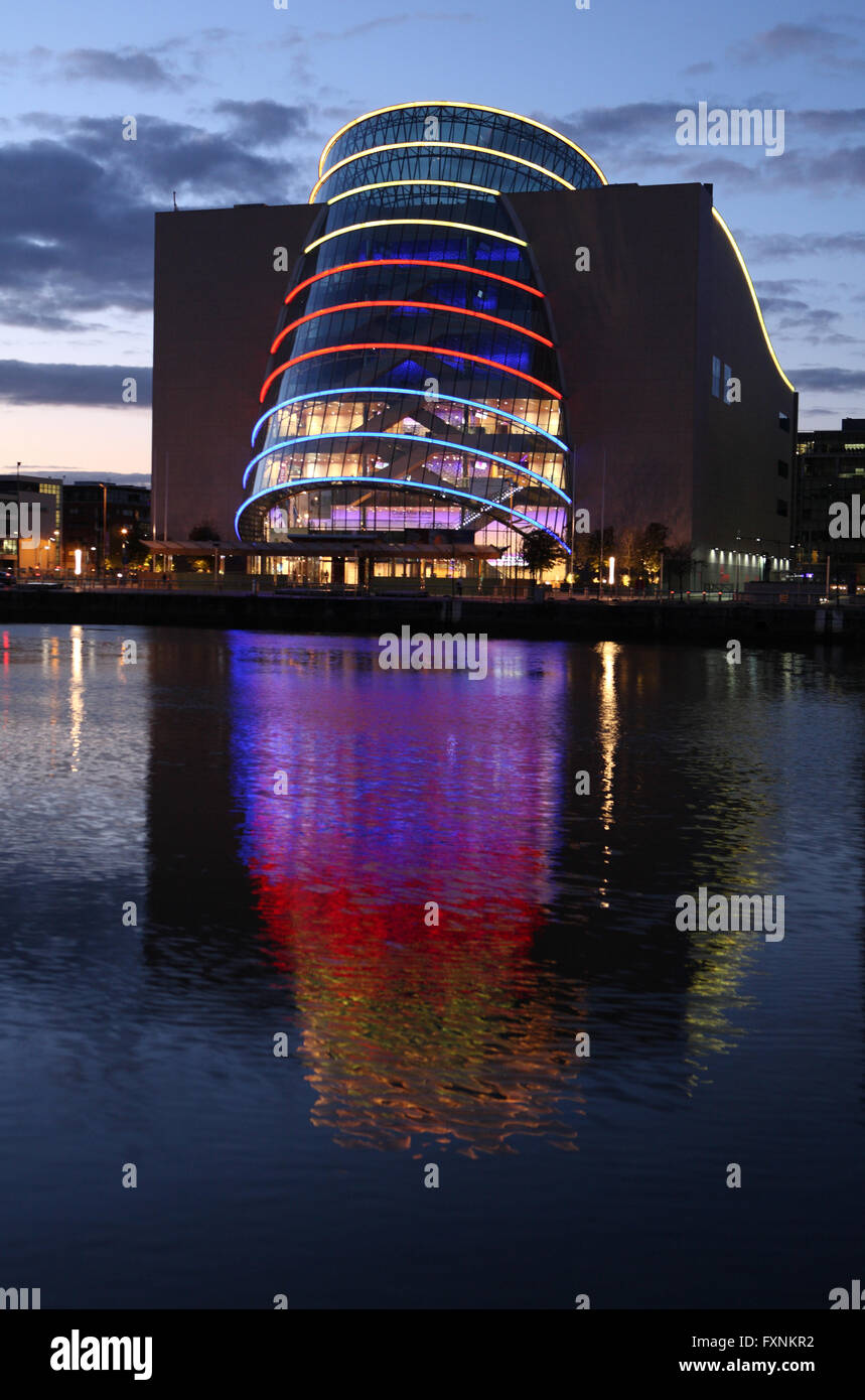 Centre of river hi-res stock photography and images - Alamy