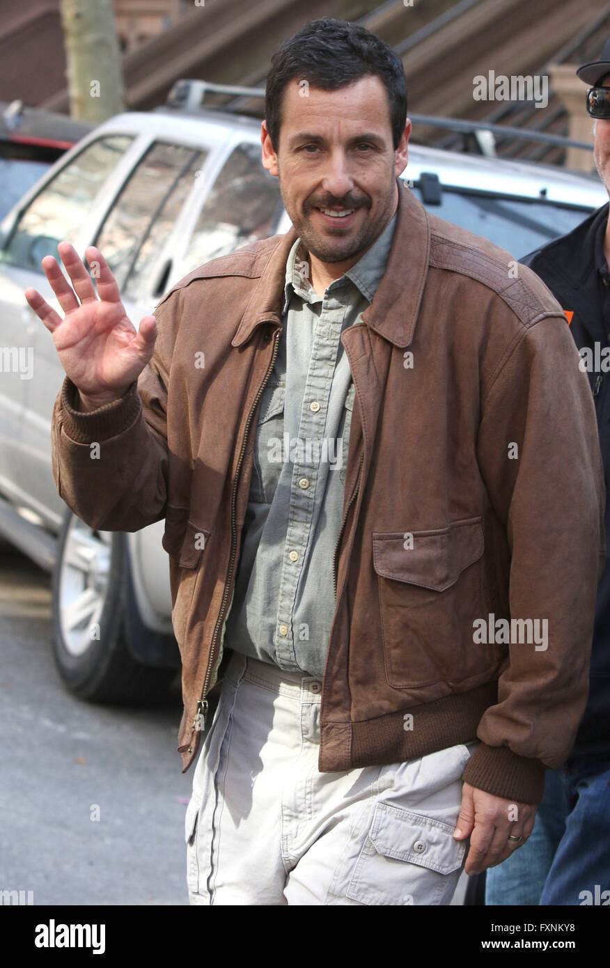 Adam Sandler, Dustin Hoffman and Emma Thompson on the set of 'Yen Din ...