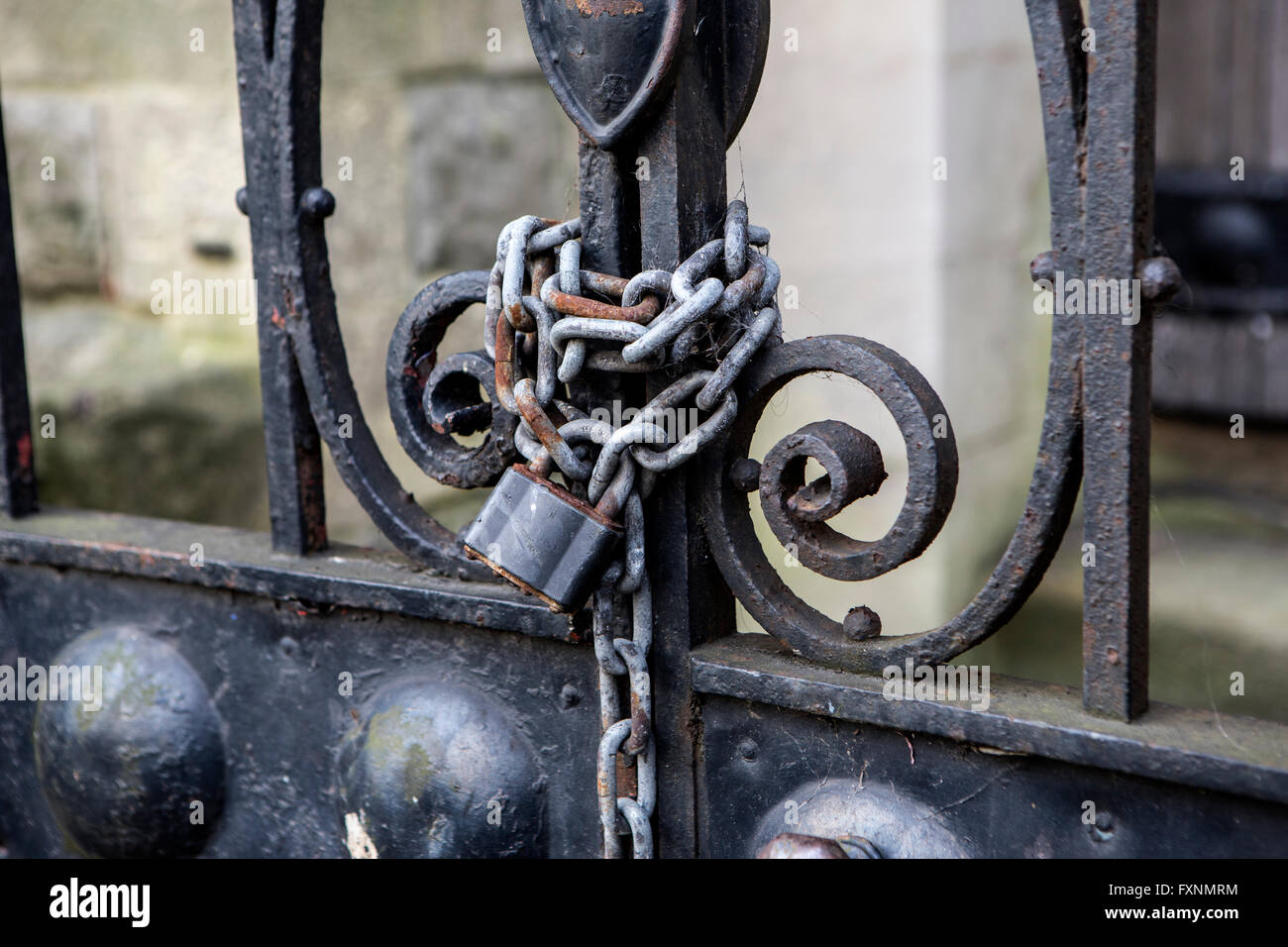 Padlocked gates hi-res stock photography and images - Alamy
