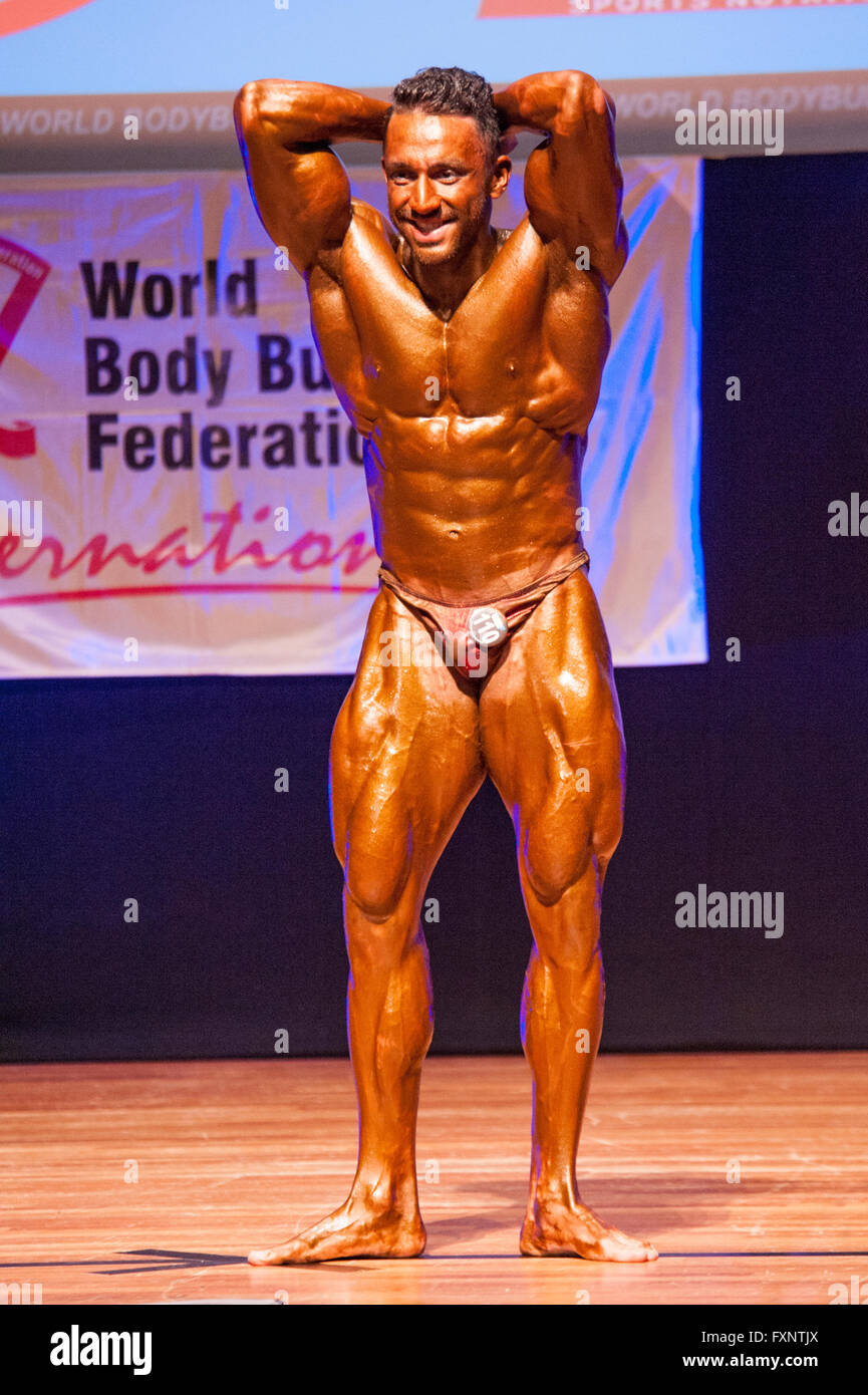 Male bodybuilder flexing thigh muscles hi-res stock photography and images - Alamy