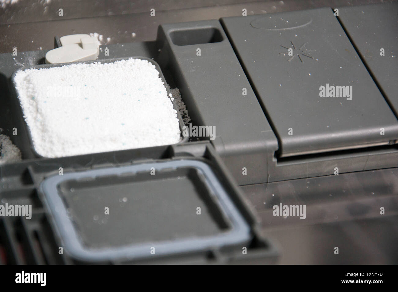 Dishwasher pad hi-res stock photography and images - Alamy