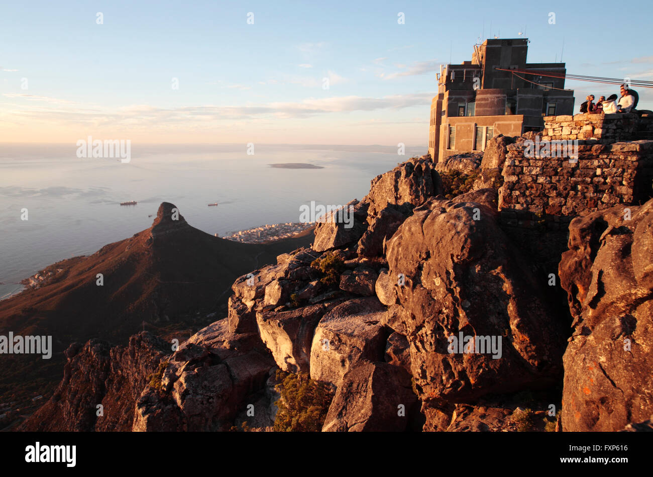 Upper cableway station with Lion's Head and Table Bay in the background ...