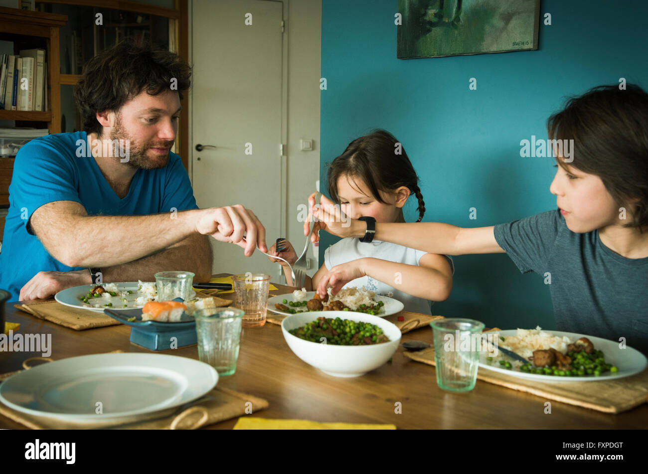Family eating dinner together Stock Photo - Alamy