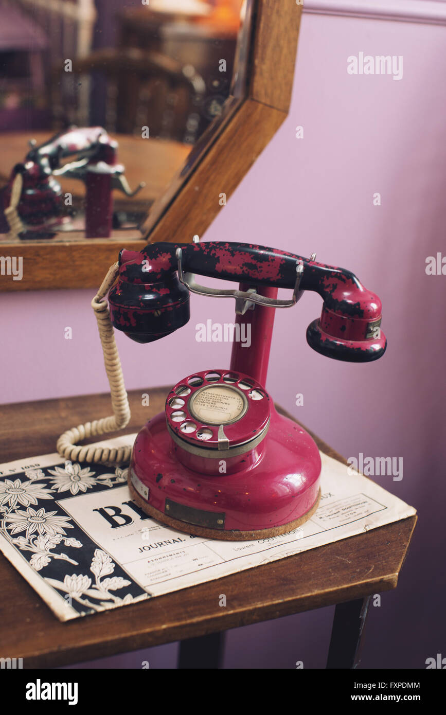 Vintage telephone tables hi-res stock photography and images - Alamy