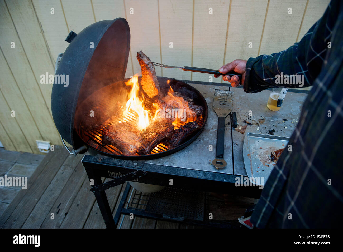 Overhead barbecue grilling hi-res stock photography and images - Alamy